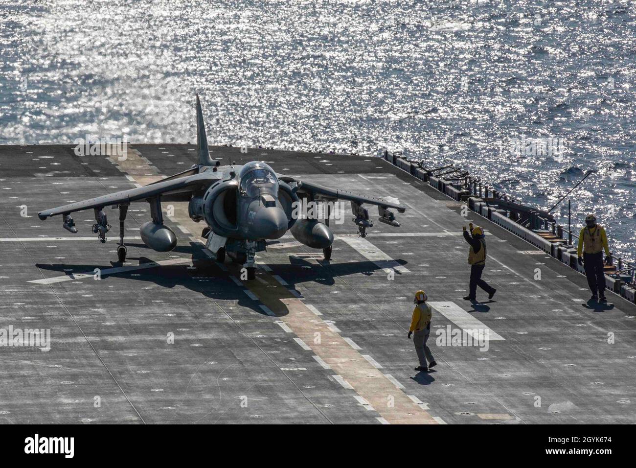 Harrier take off ship hi-res stock photography and images - Alamy