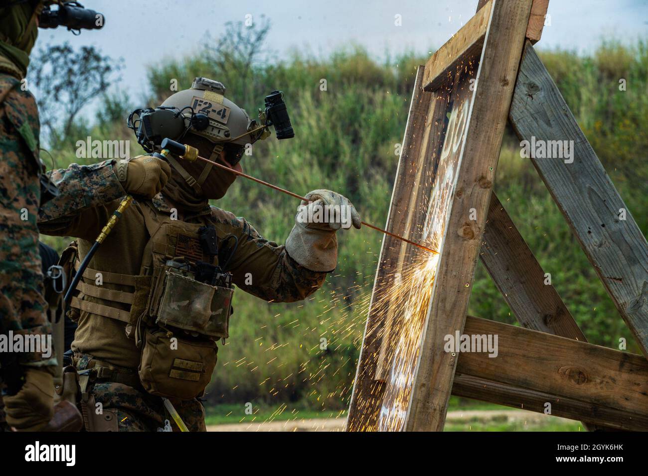 A Force Reconnaissance Marine with the 31st Marine Expeditionary Unit’s ...