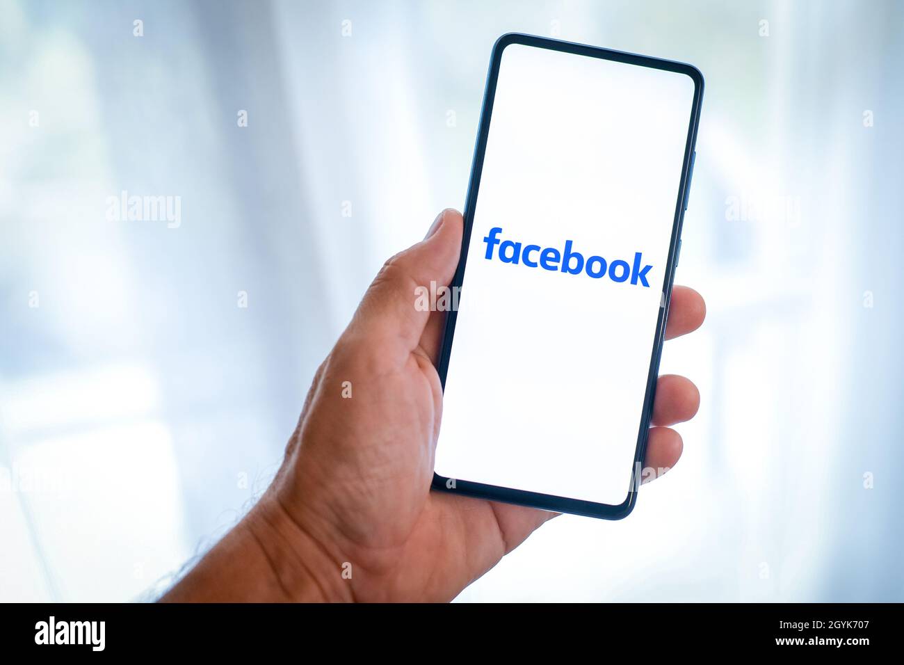 Facebook icon logo post mobile hand hi-res stock photography and images ...