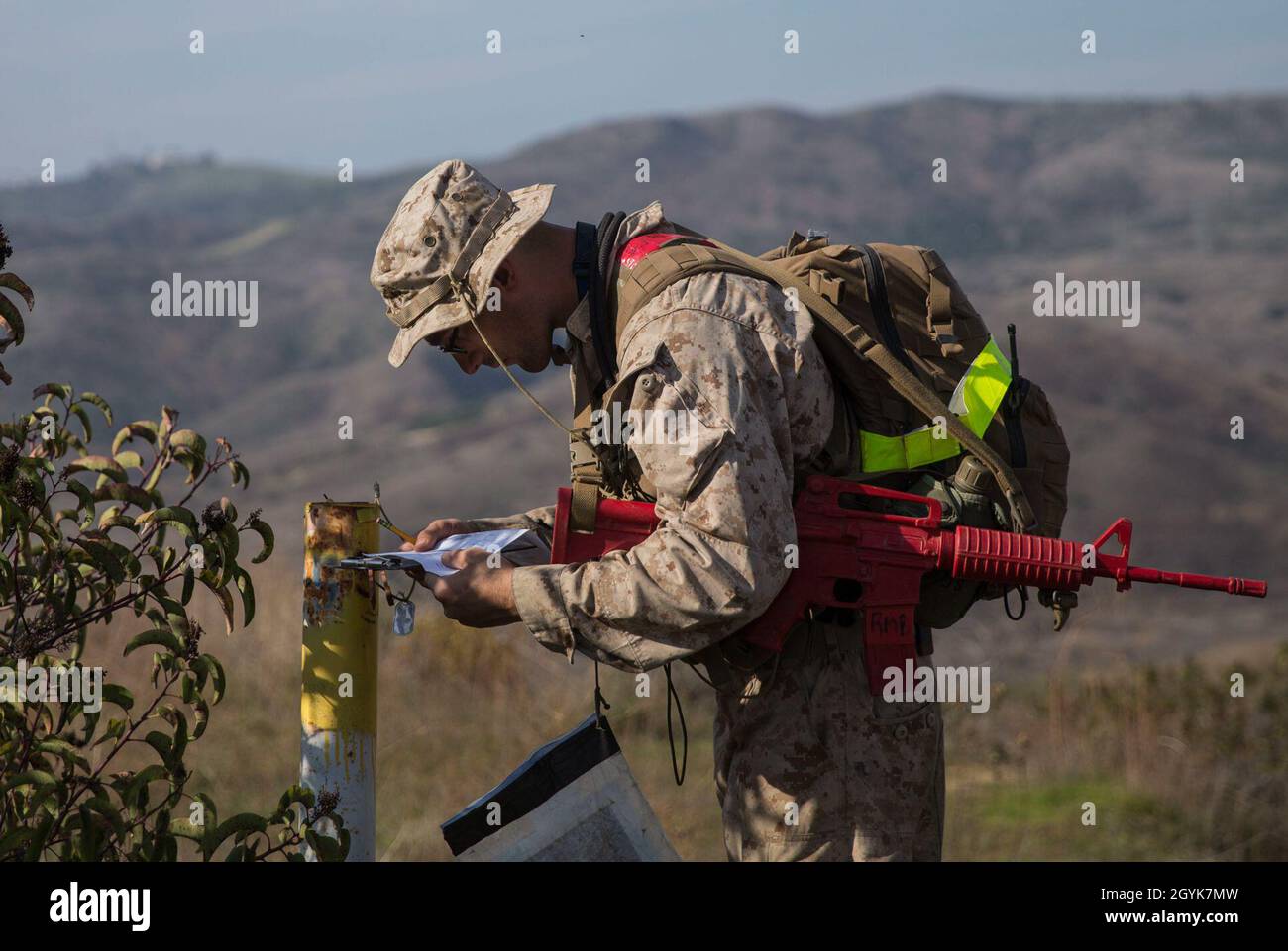 A U.S. Marine student with Basic Reconnaissance Course, Advanced ...