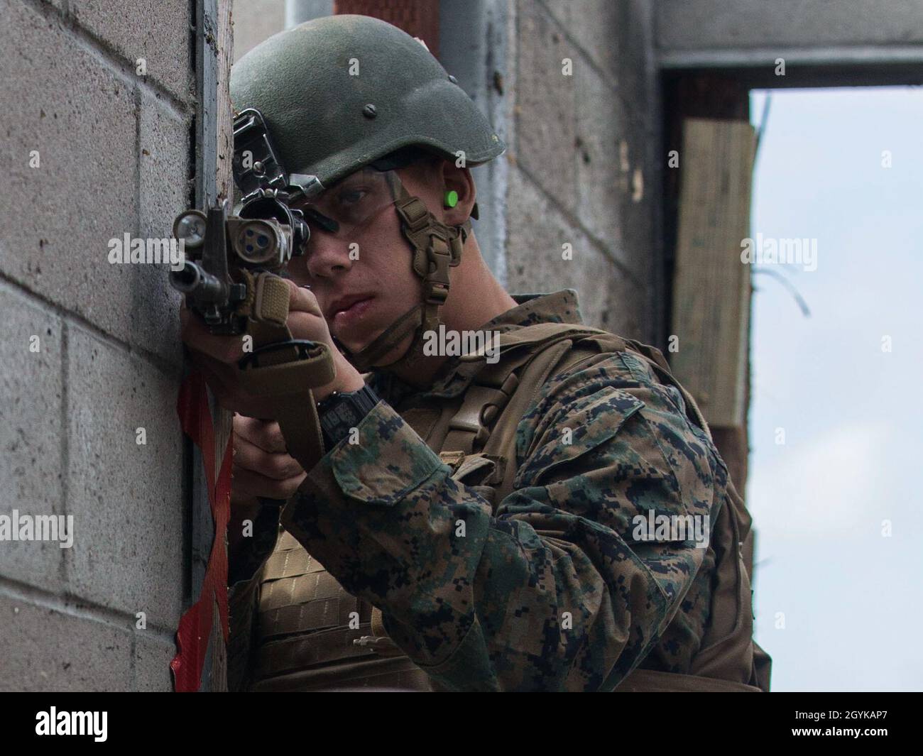 A U.S. Marine with Bravo Company, Infantry Training Battalion, School ...