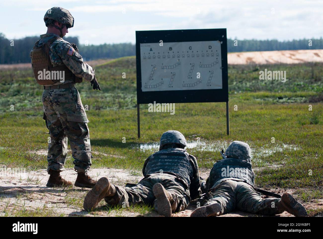 Georgia Army National Guardsman, Staff Sgt. Gary Stanley, an instructor ...