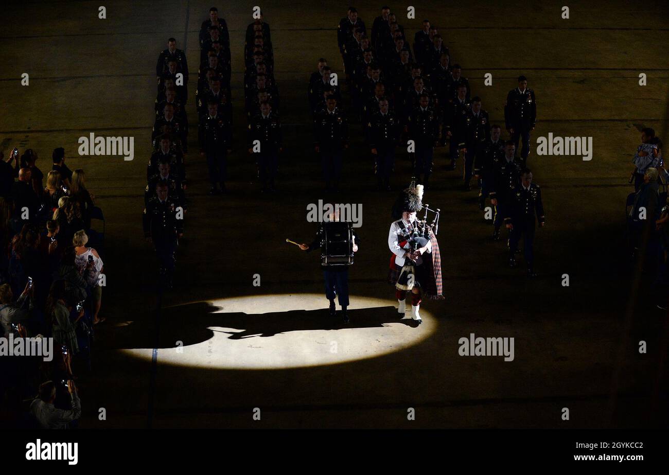 Soldiers assigned to the U.S. Army John F. Kennedy Special Warfare ...