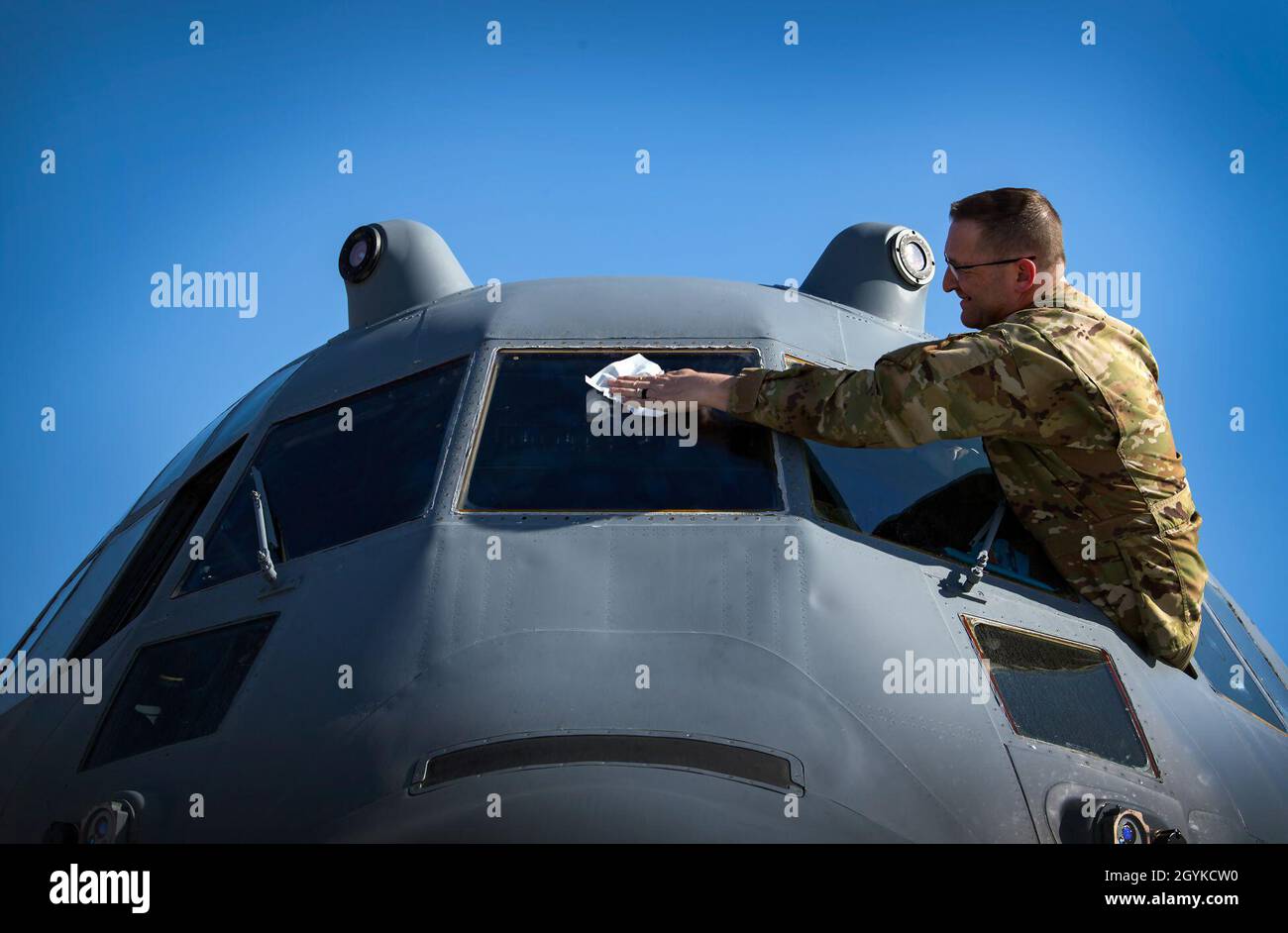U.S. Air Force Tech. Sgt. Paul Purcell, a 746th Expeditionary Airlift ...