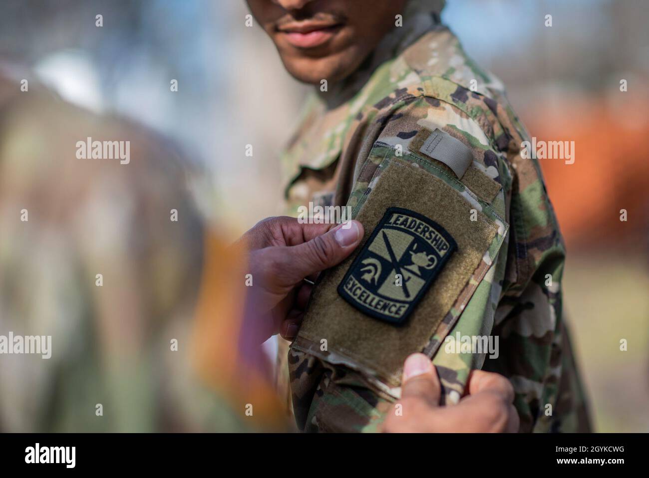 Chief Warrant Officer 4 Phillip Brashear, a U.S. Army Reserve command ...