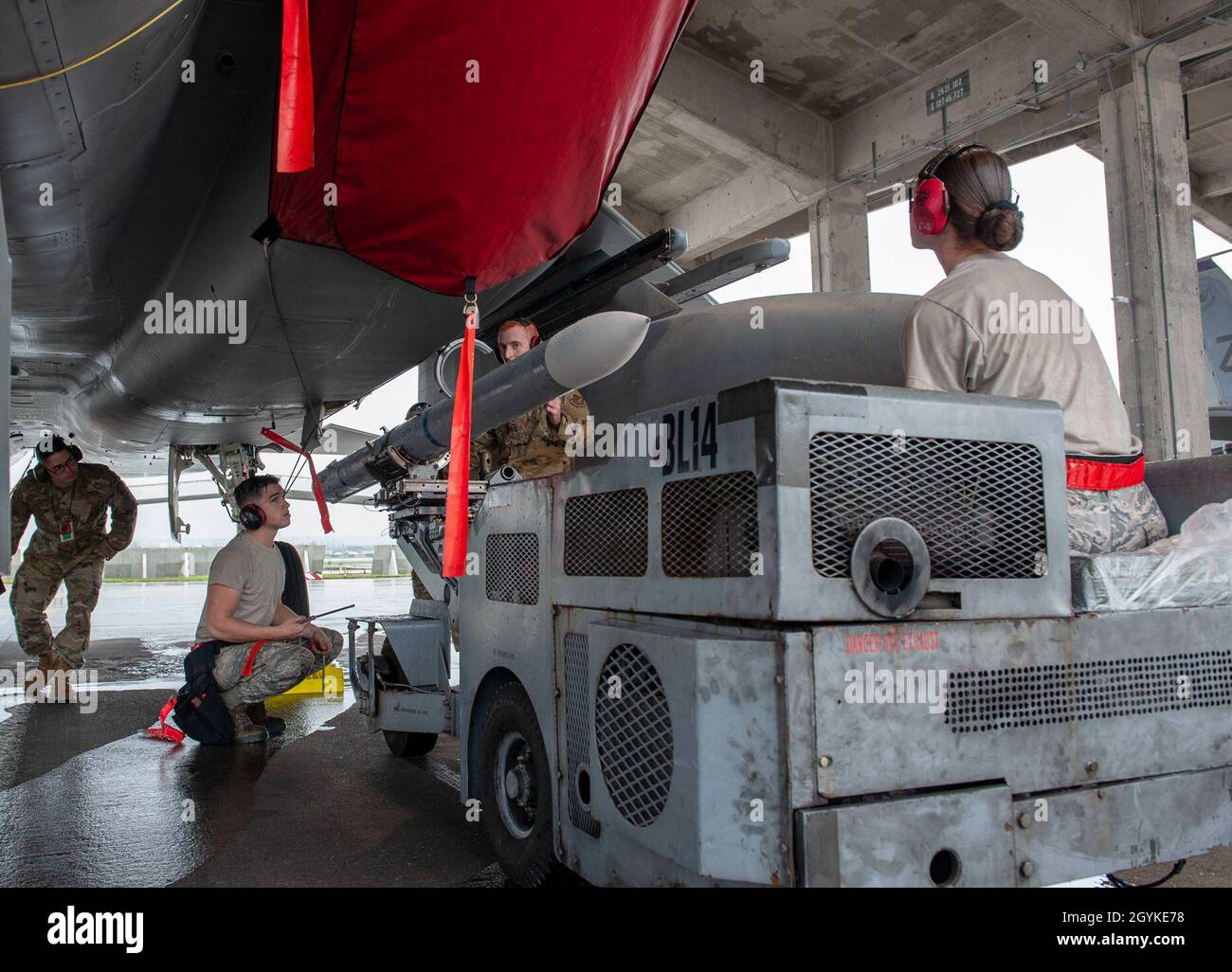 44th aircraft maintenance squadron hi-res stock photography and images ...