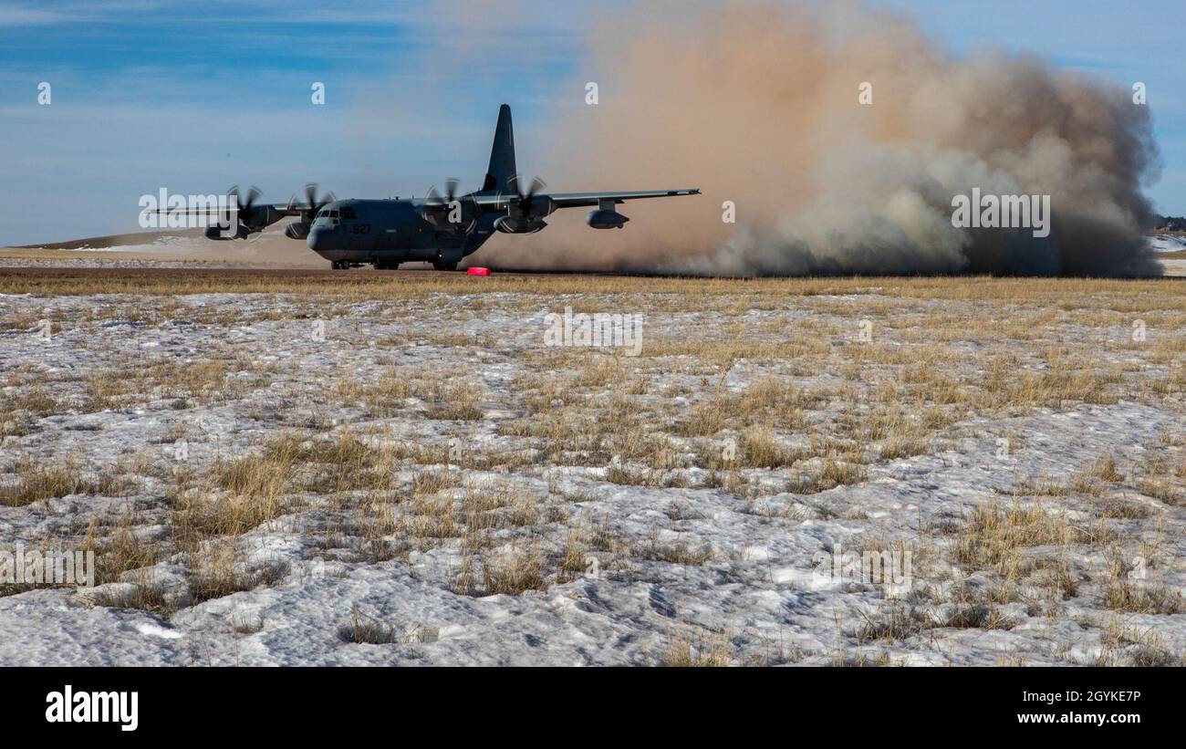 U.S. Marines with Marine Aerial Refueler Transport Squadron 152 (VMGR ...