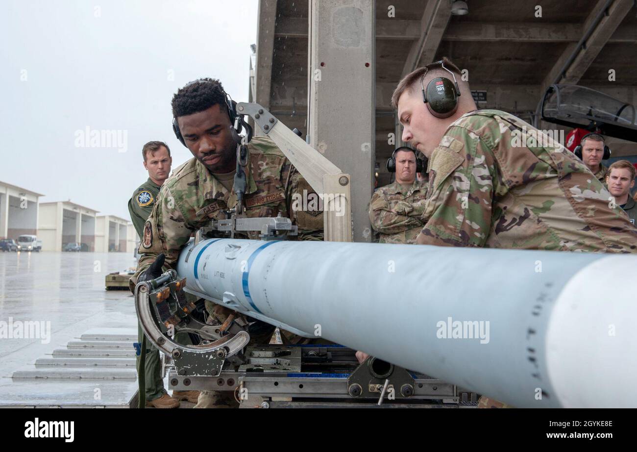 U.S. Air Force Staff Sgt. Gerald Casteel (left), 44th Aircraft ...
