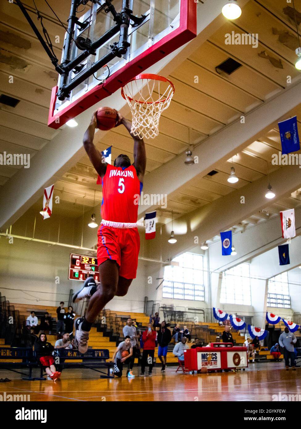 Slam dunk contest hi-res stock photography and images - Alamy