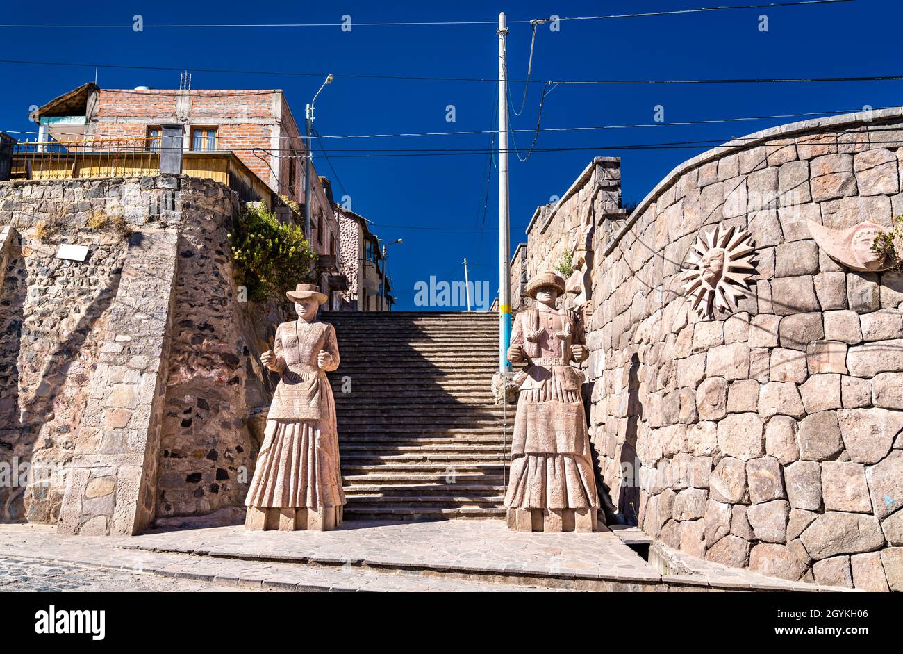 Statues of inca women in Chivay, Peru Stock Photo - Alamy