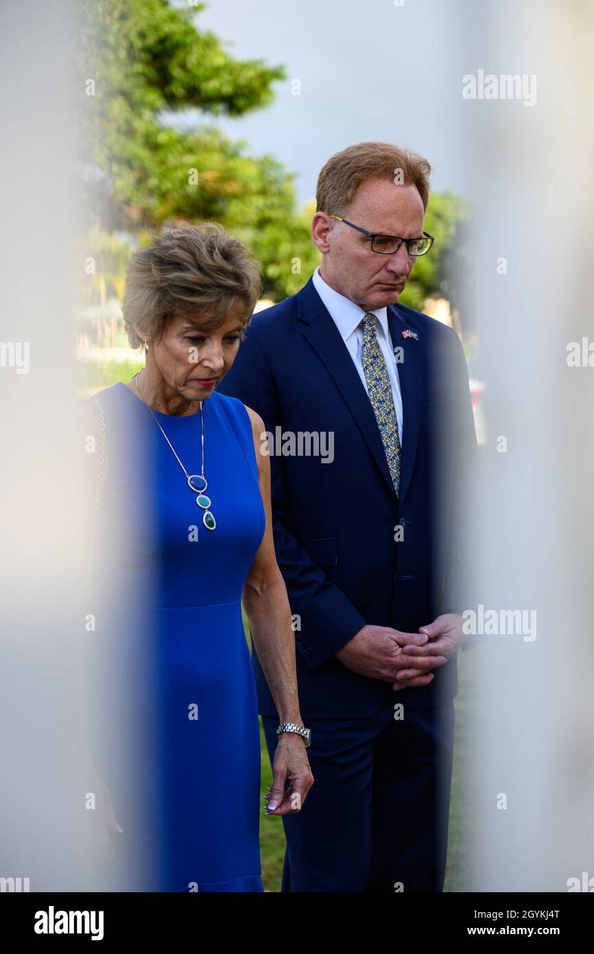 200120-N-PM193-1013 PEARL HARBOR (Jan. 20, 2020) - Acting Secretary of ...