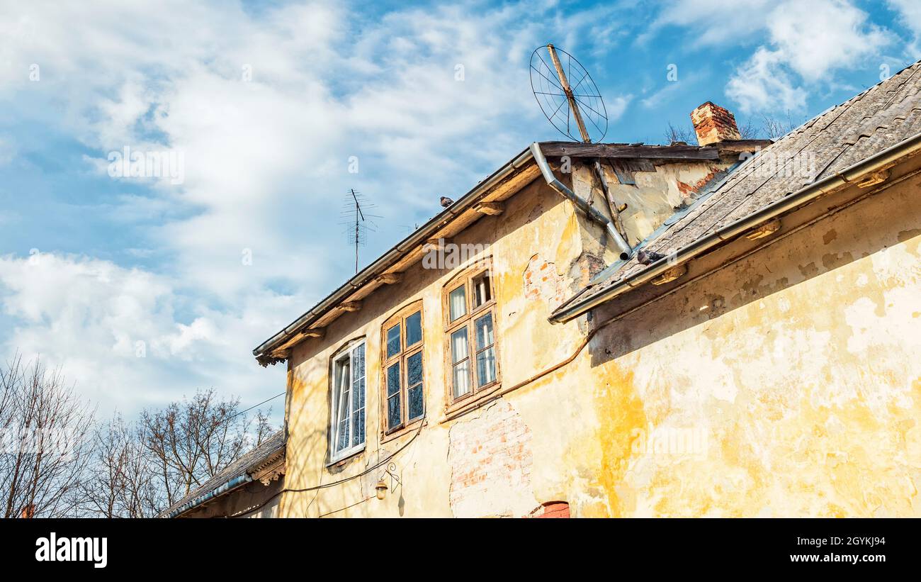 Blue window frames hi-res stock photography and images - Alamy
