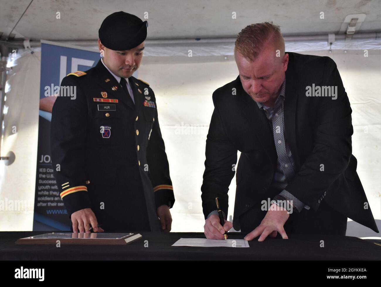 Capt. James Hur (left), executive officer, Phoenix Recruiting Battalion ...