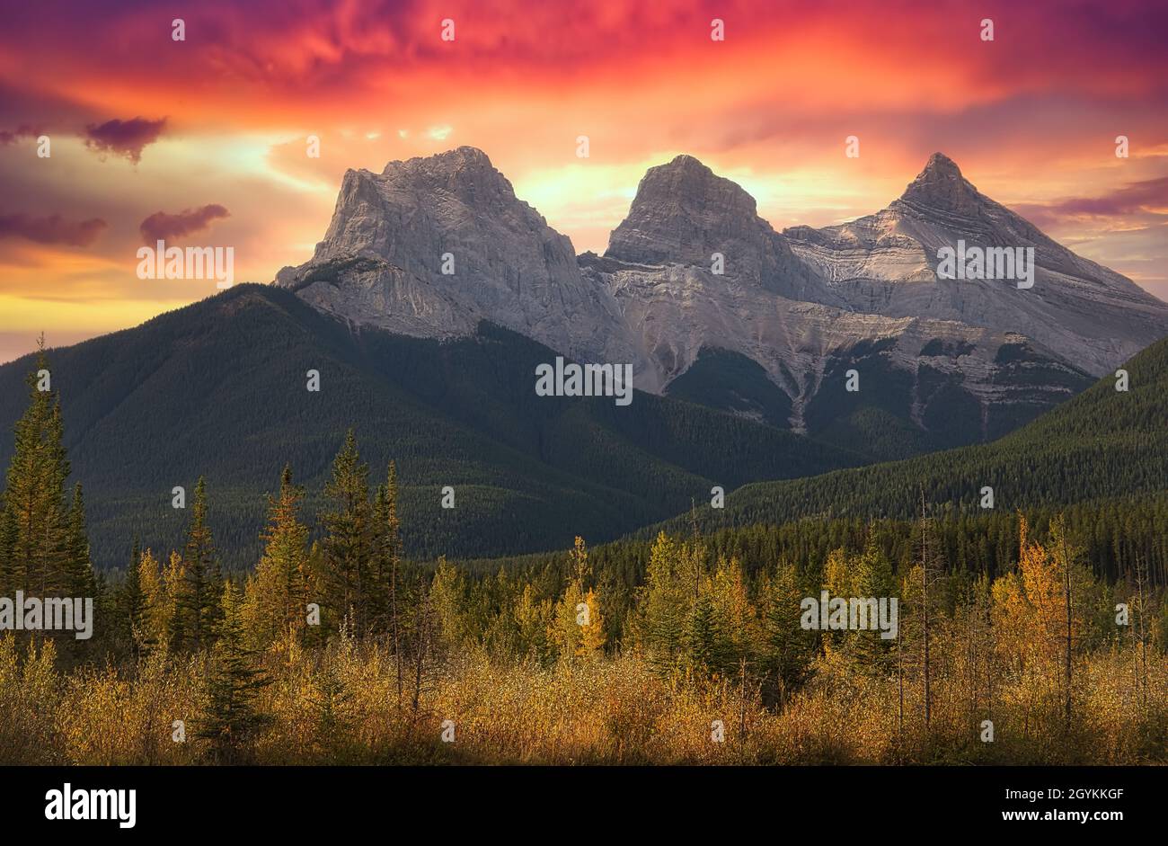 Three sisters mountains canmore hi-res stock photography and images - Alamy