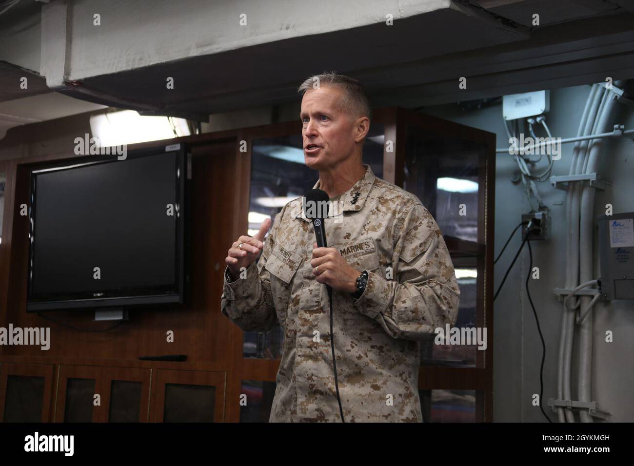200121-M-OO419-1052 RED SEA (Jan. 21, 2020) Lt. Gen. Carl E. Mundy III ...