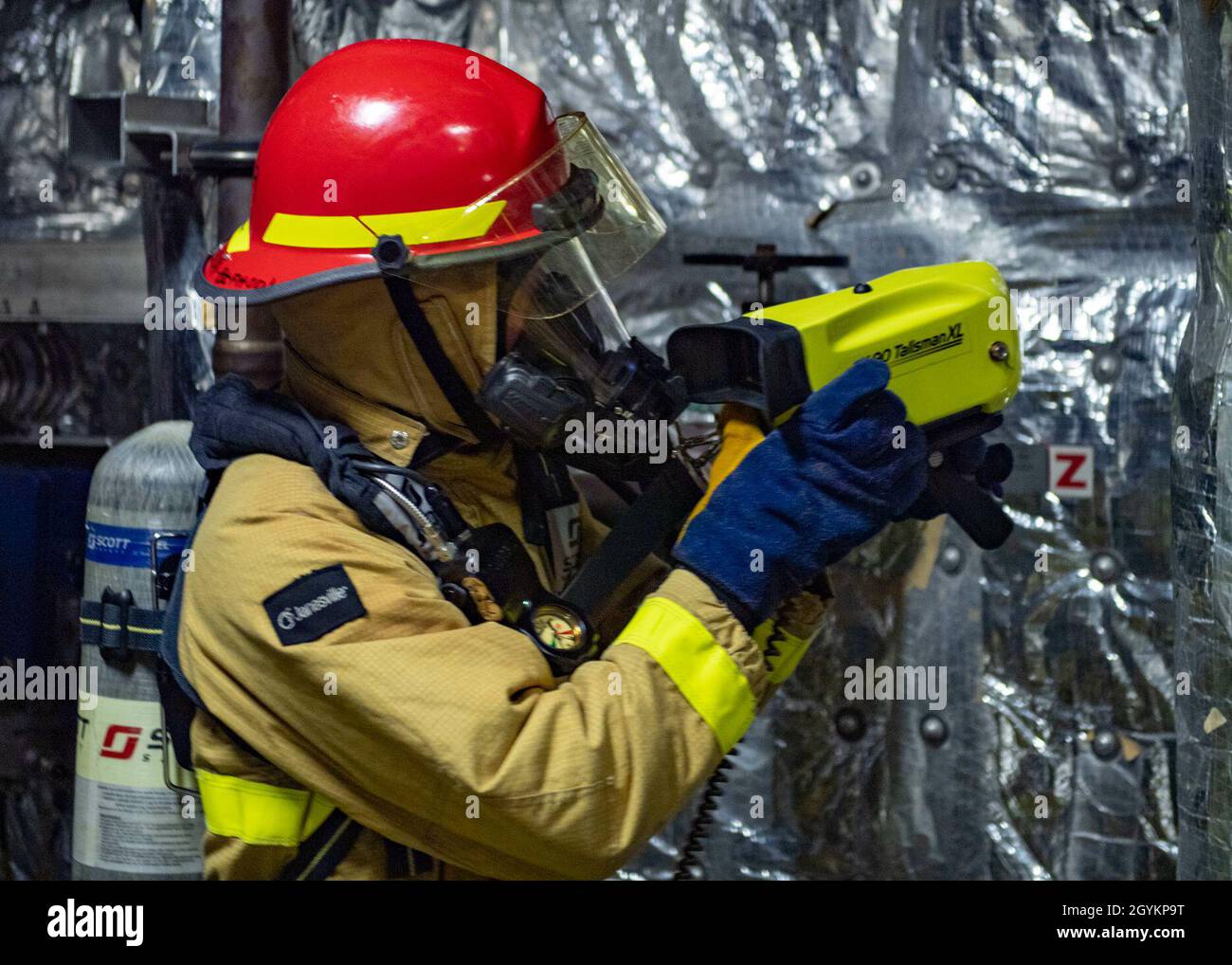 200122-N-AT530-1156 SOUTH CHINA SEA (Jan. 22, 2020) Boatswain’s Mate ...