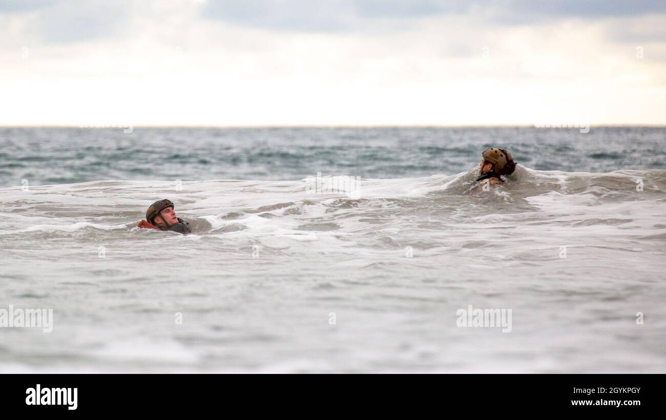 U.S. Marines with 1st Reconnaissance Battalion, 1st Marine Division ...