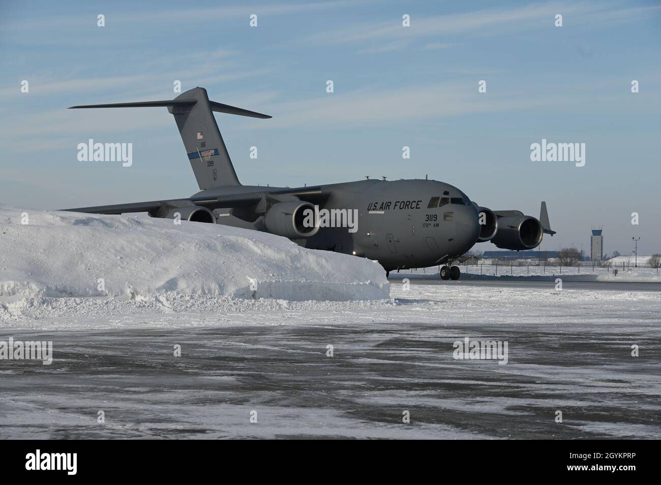 A Mississippi Air National Guard C-17 aircraft arrives at the North ...