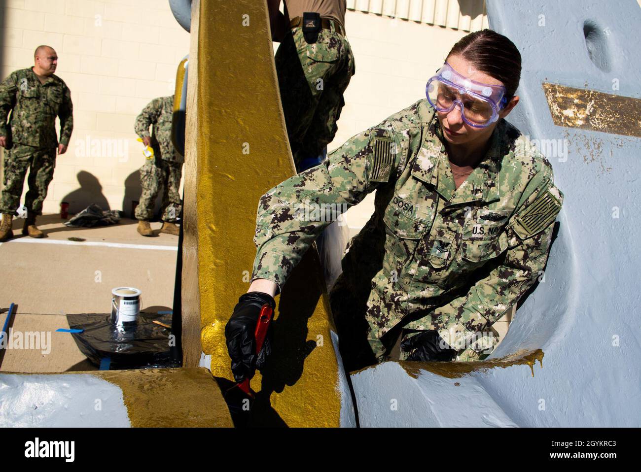 Gold anchor hi-res stock photography and images - Alamy