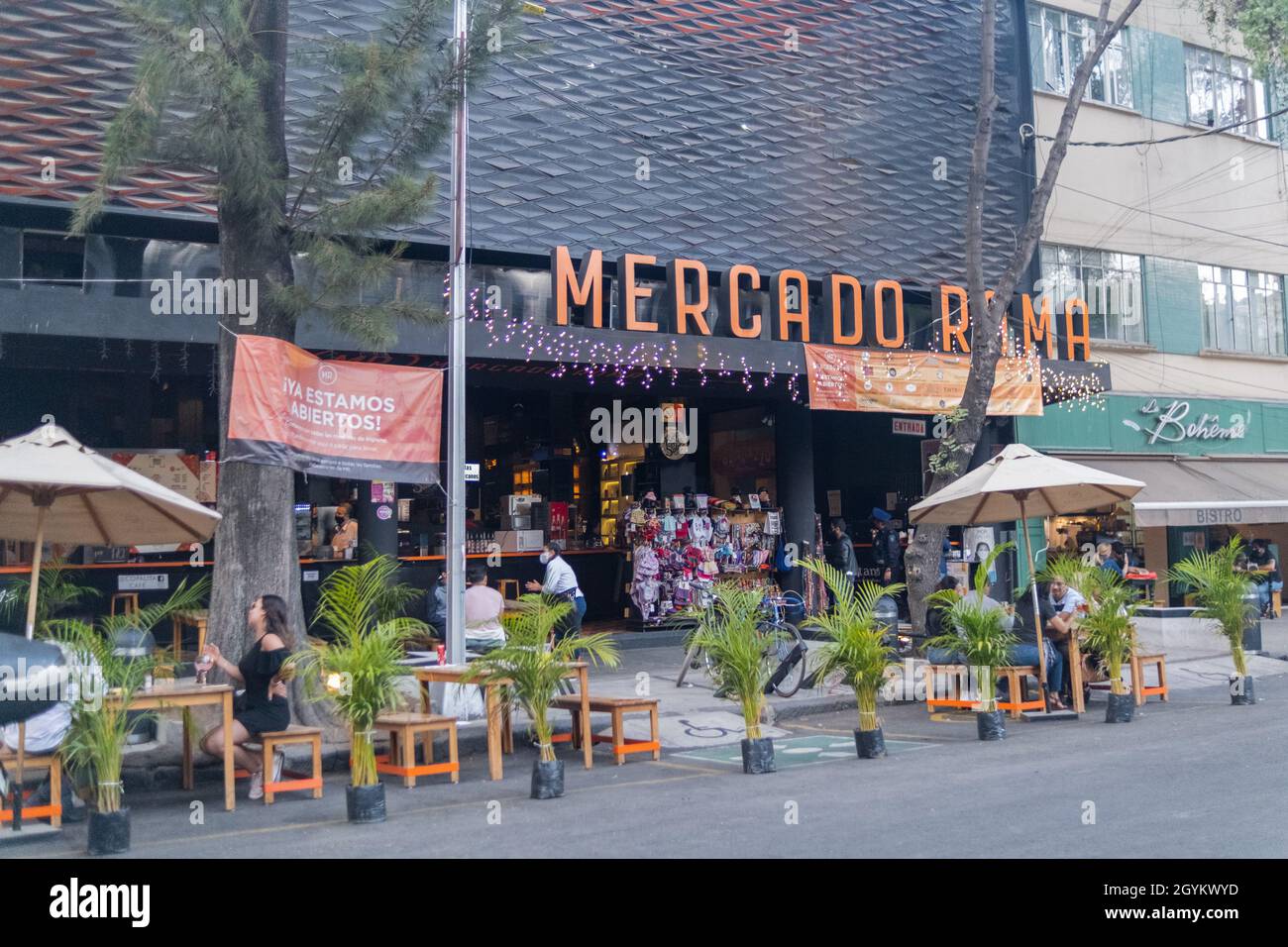 Front side of the famous Mercado Roma in Mexico City Stock Photo - Alamy