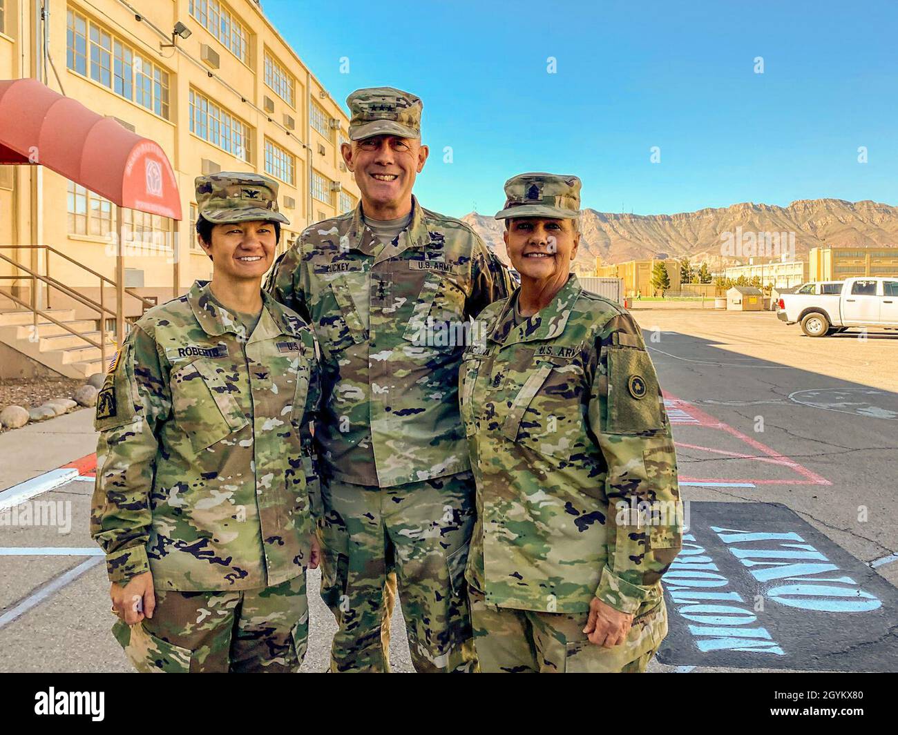 Lt. Gen Luckey, commanding general of the U.S. Army Reserve, visits ...