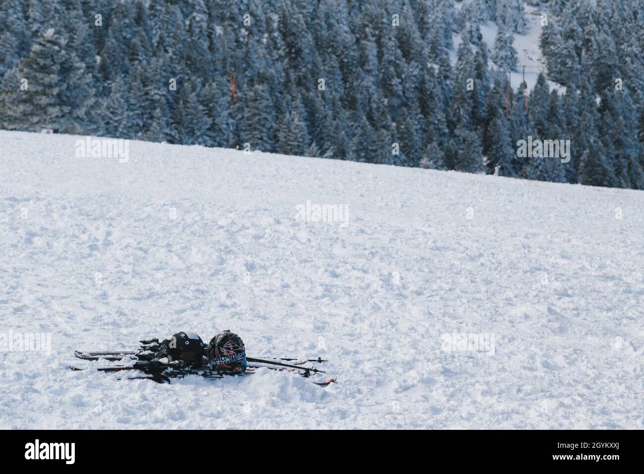 Pairs of skis hi-res stock photography and images - Alamy
