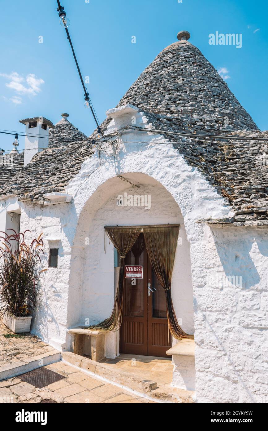 Trullo building hi-res stock photography and images - Alamy