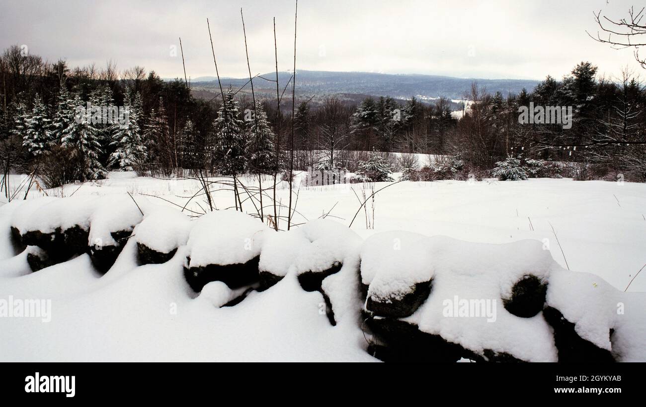 New england snowy landscape hi-res stock photography and images - Alamy