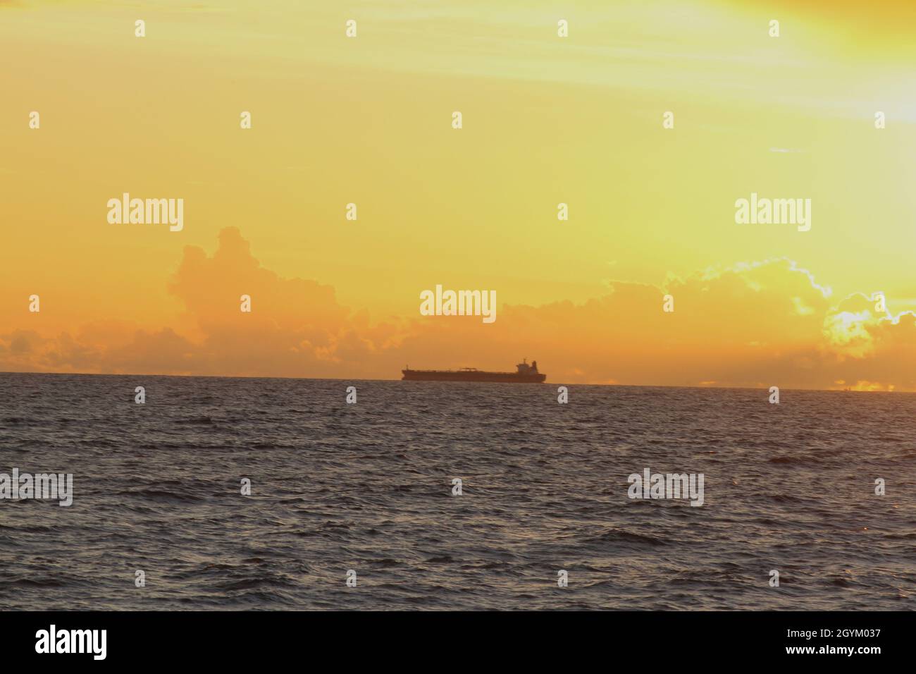 Marine view with a sunset hi-res stock photography and images - Alamy