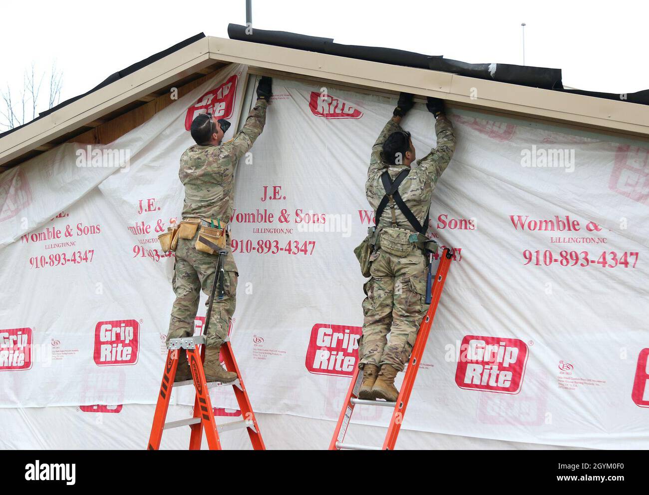 Soldiers assigned to the U.S. Army John F. Kennedy Special Warfare ...