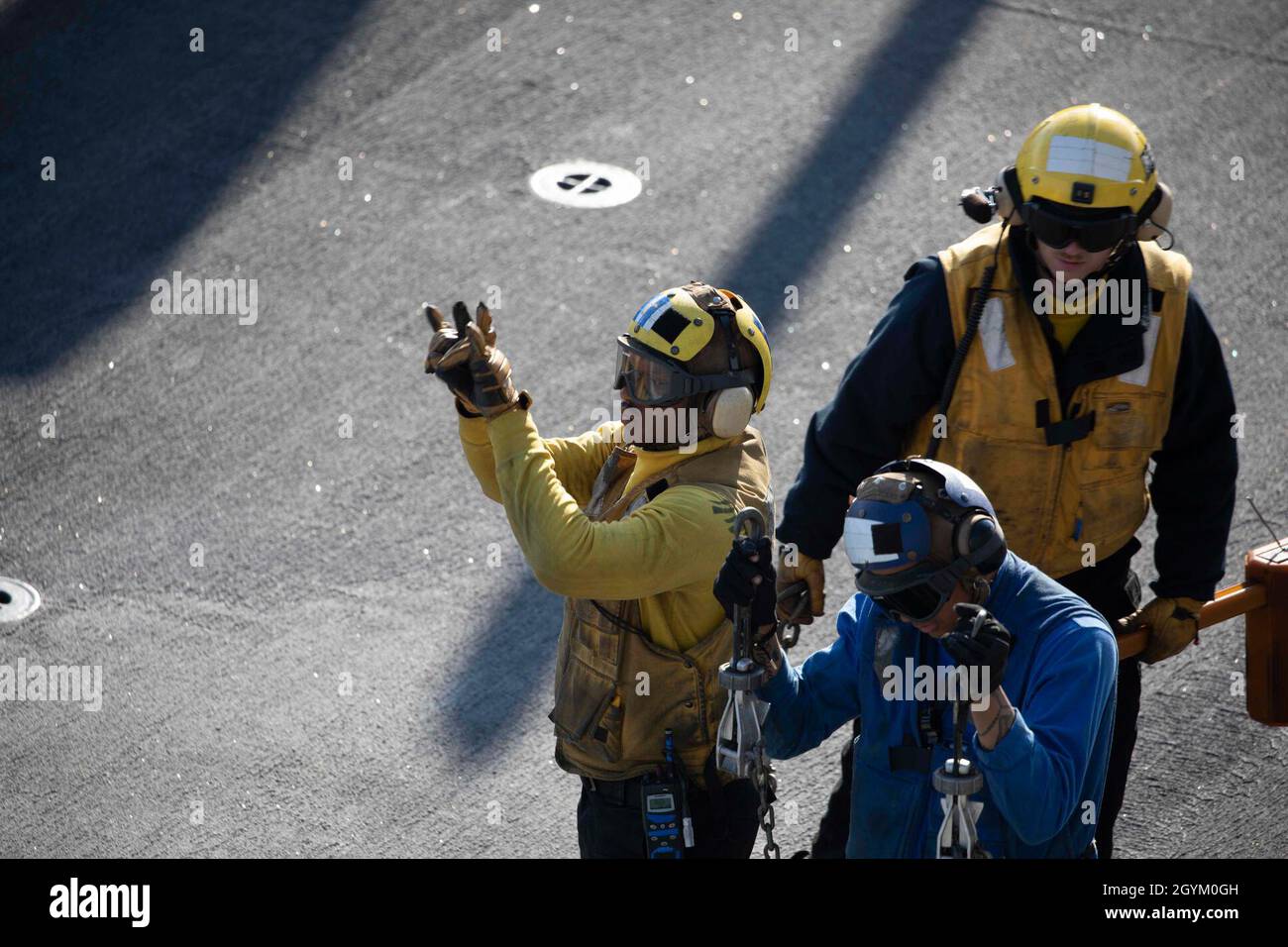 200124-N-SL179-3004 RED SEA (Jan. 24, 2020) - Aviation Boatswain's Mate ...