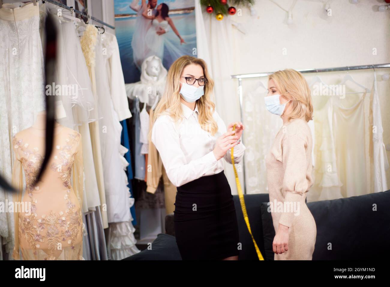 Sewing machine sew face masks hi-res stock photography and images - Alamy