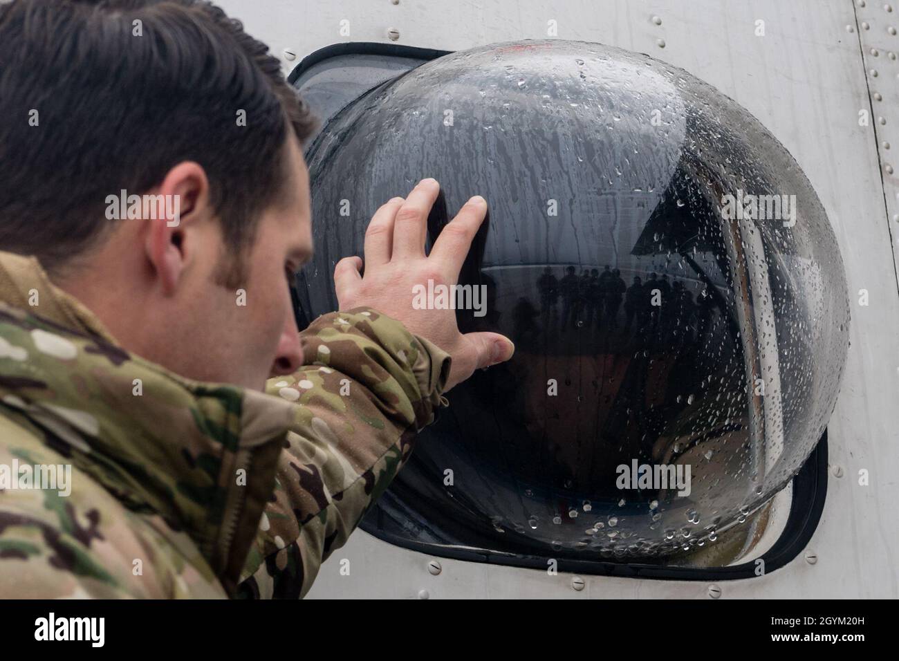 U.S. Air Force Master Sgt. Matthew Hanlon, 6th Special Operations ...
