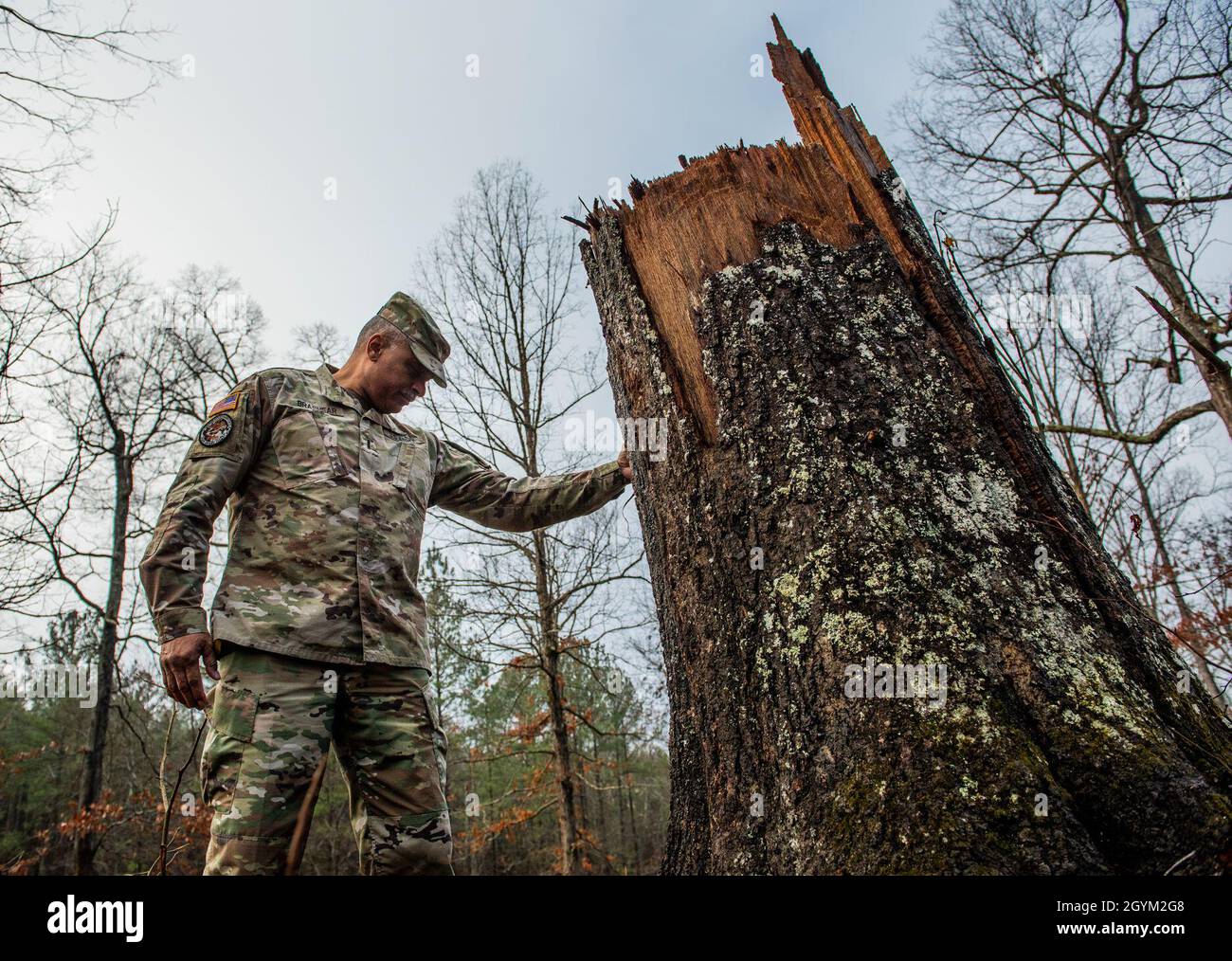 Chief Warrant Officer 4 Phillip Brashear, a U.S. Army Reserve command ...