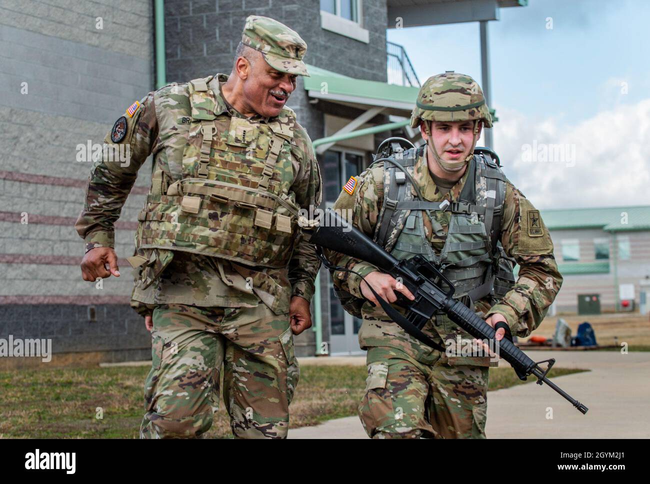 Chief Warrant Officer 4 Phillip Brashear, a U.S. Army Reserve command ...