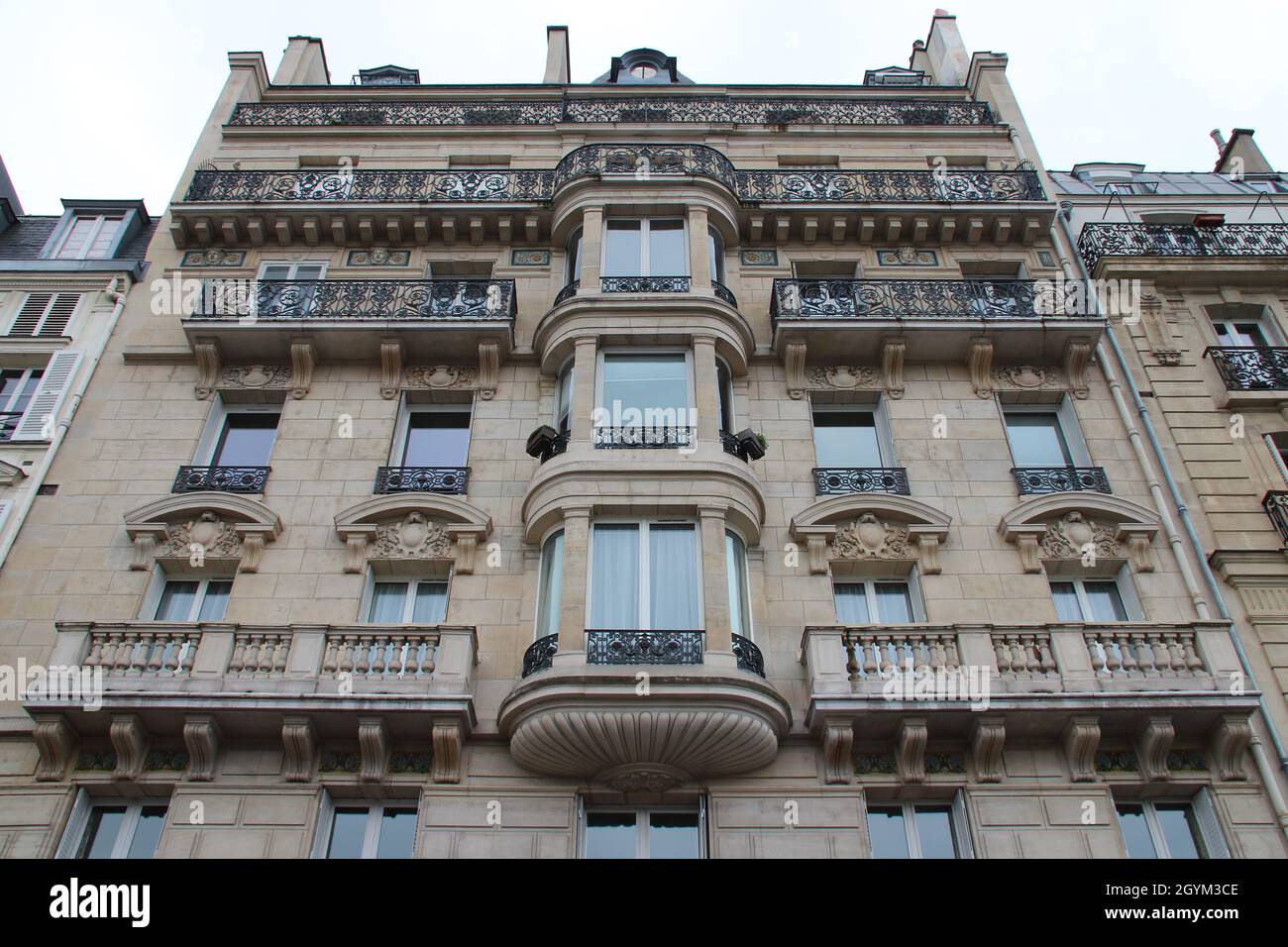 flat building in paris (france Stock Photo - Alamy