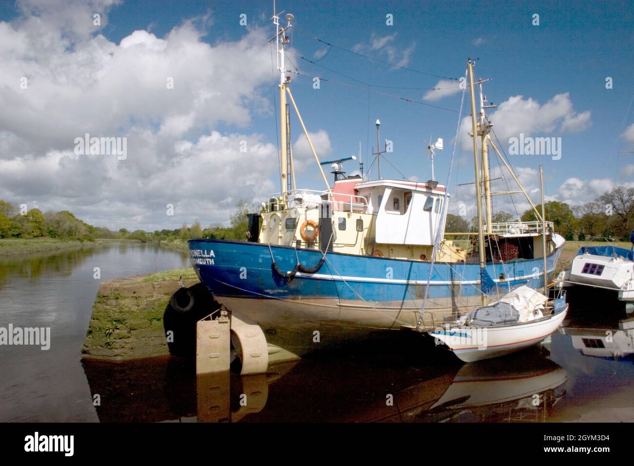 Old fishing boats scotland hi-res stock photography and images - Alamy
