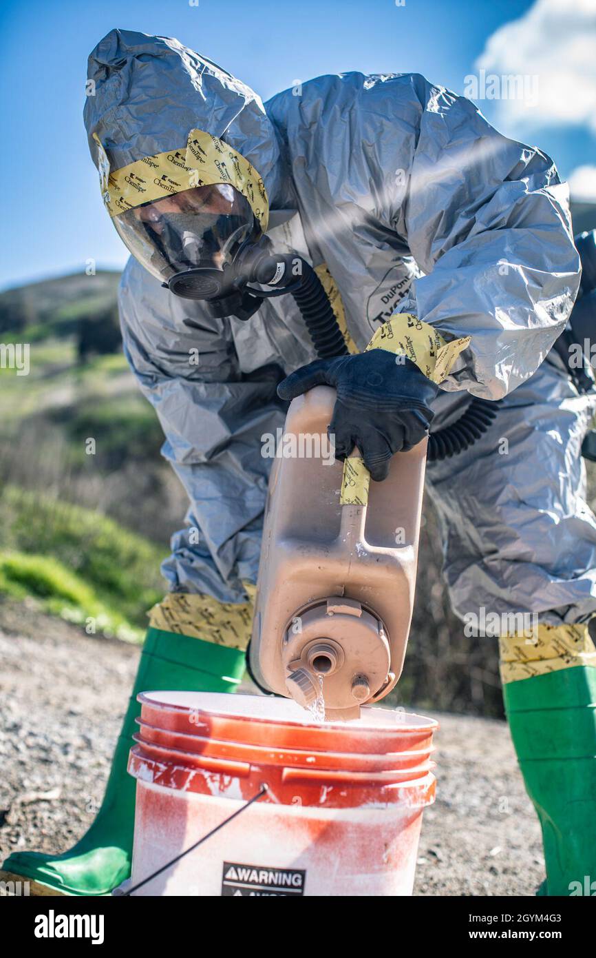 Bleach solution hi-res stock photography and images - Alamy