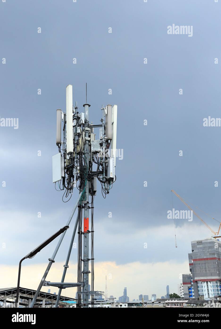 Communication antenna on top building hi-res stock photography and ...
