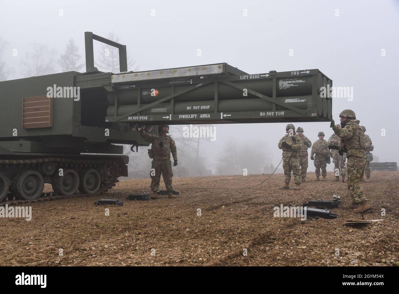 U.S. Soldiers, assigned to 1st Battalion, 6th Field Artillery Regiment ...