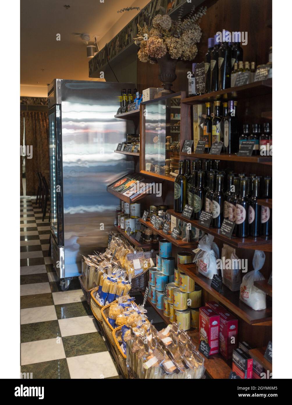 Classic italian delicatessen shop hi-res stock photography and images ...