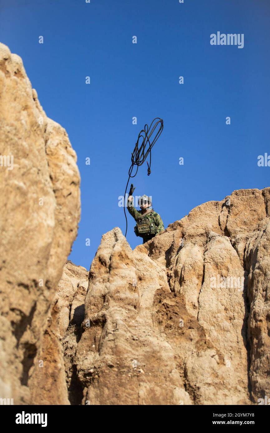 Assault climbers hi-res stock photography and images - Alamy