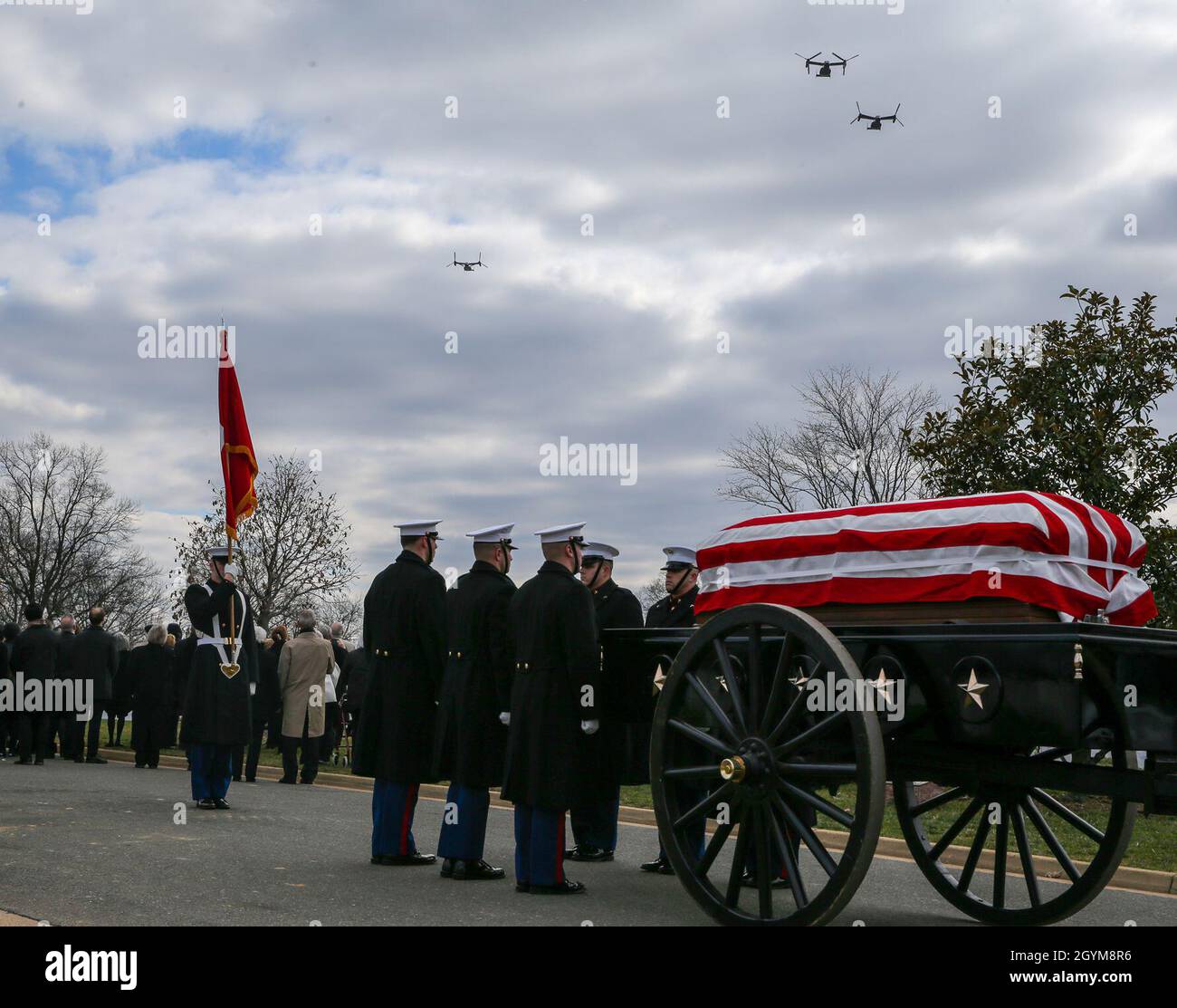 Body Bearers with Bravo Company, Marine Barracks Washington, stand at ...