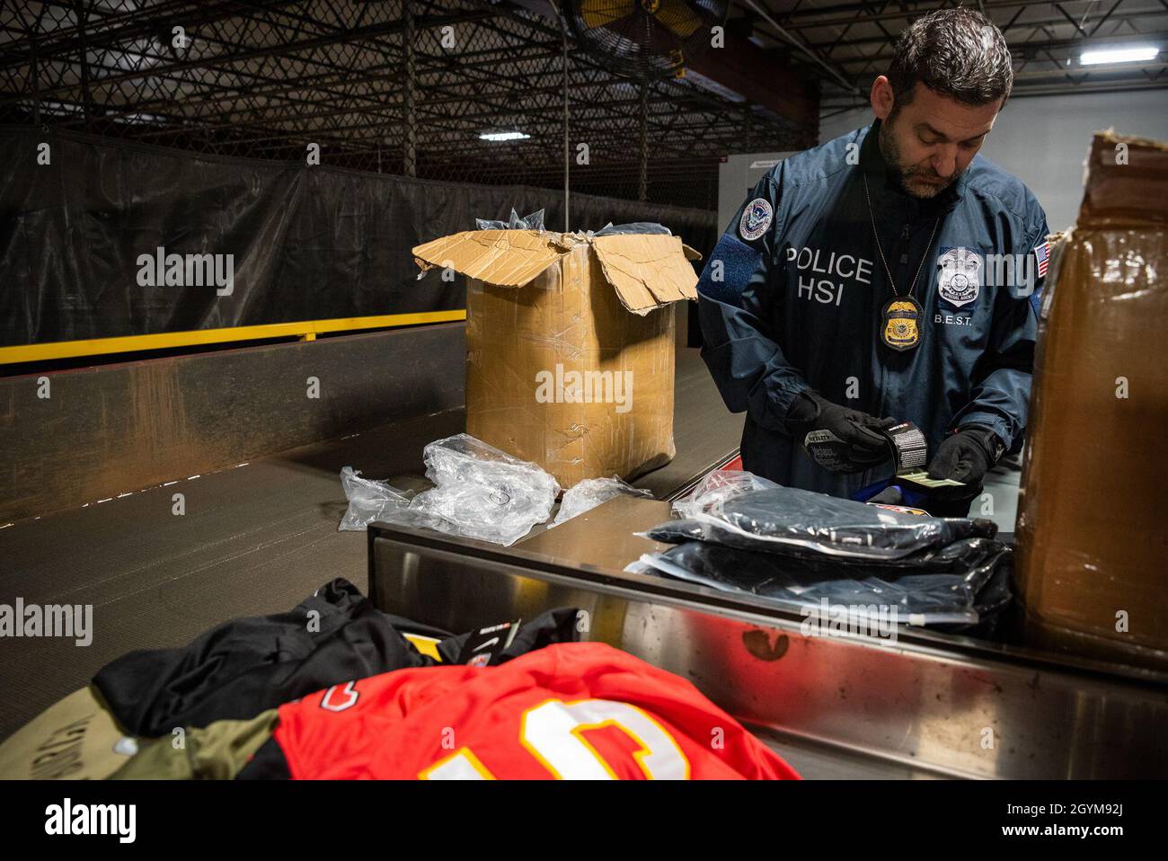 Ice homeland security hi-res stock photography and images - Alamy