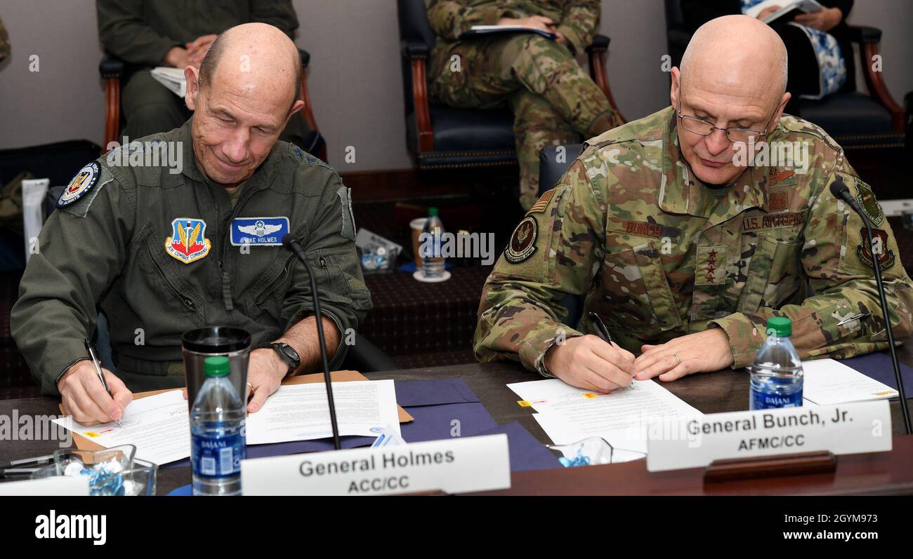 Gen arnold w bunch jr hi-res stock photography and images - Alamy