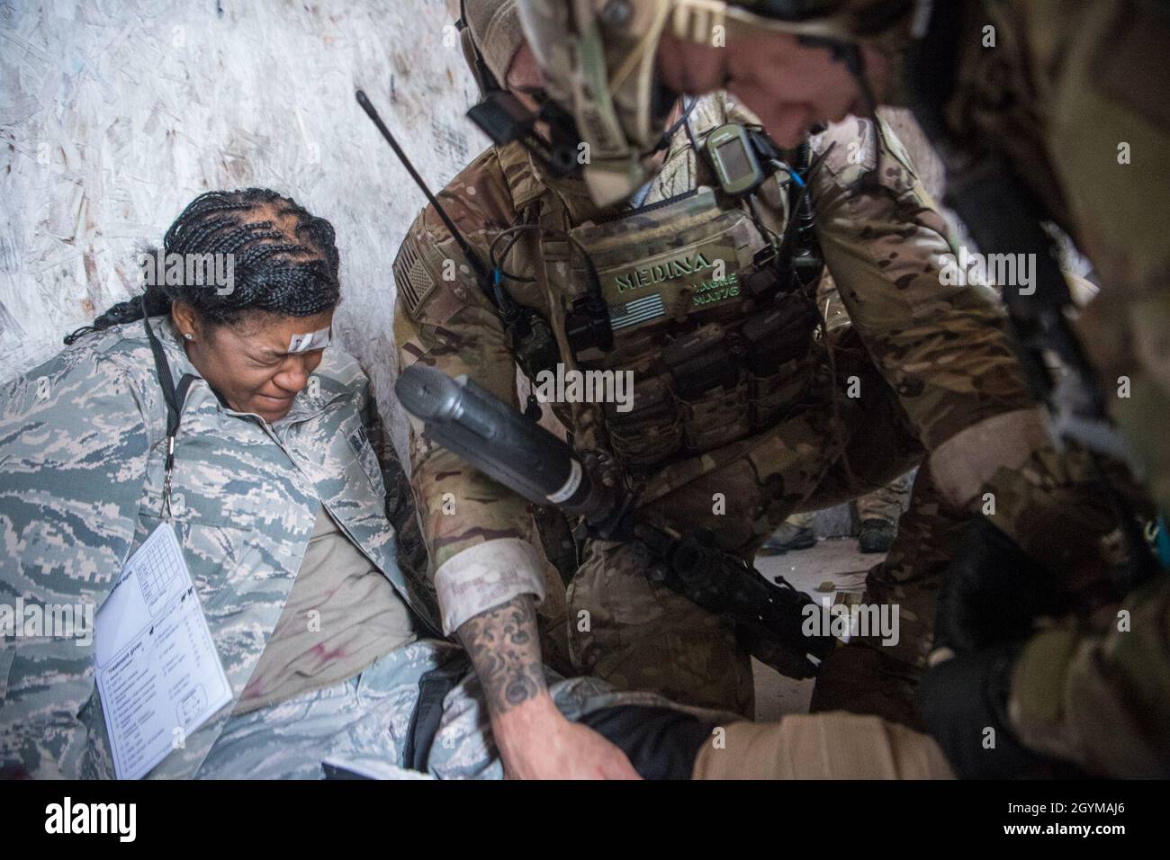 A French Air Force combat medic and a Deployed Aircraft Ground Response ...