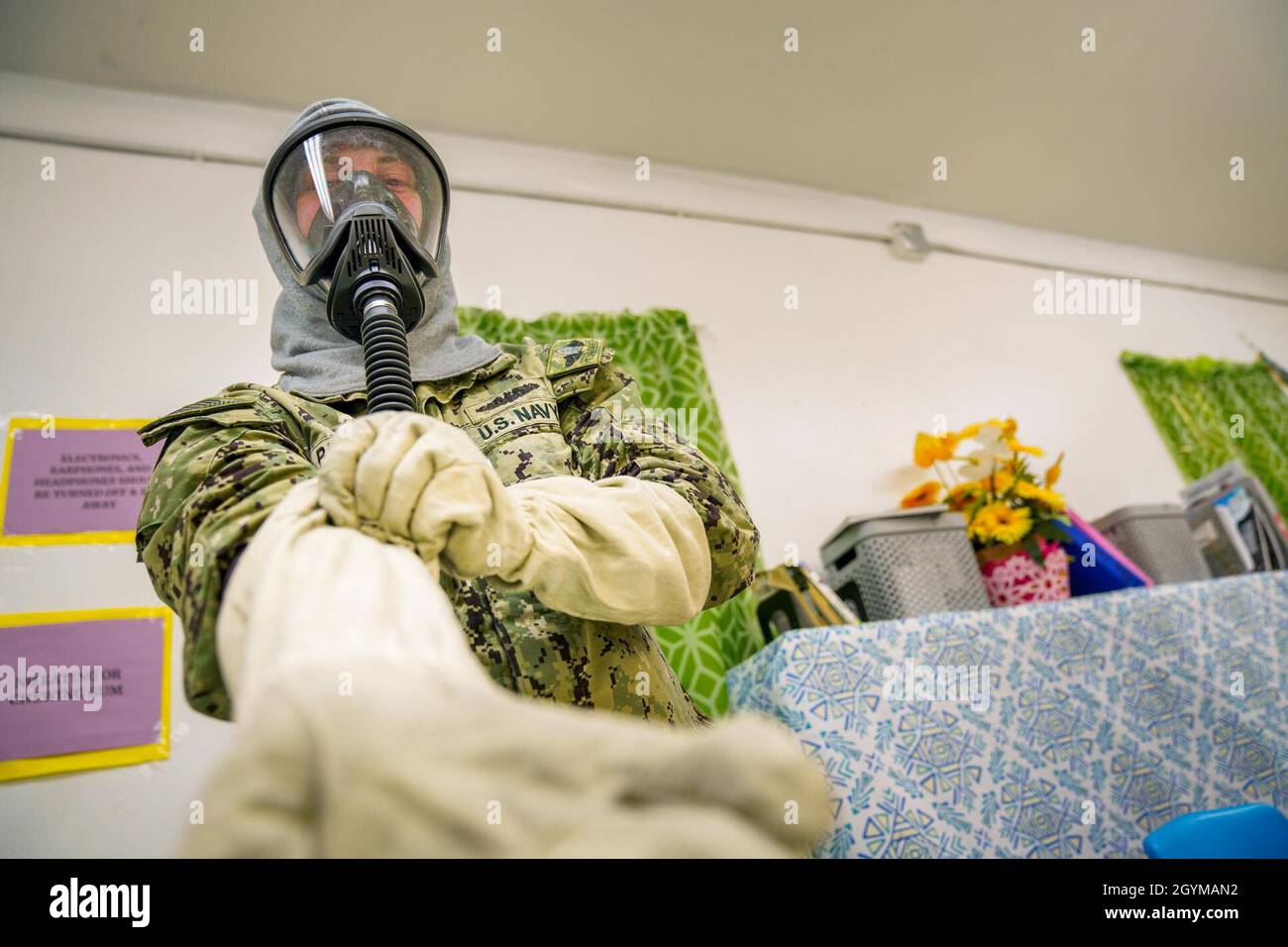 PITI, Guam (Jan. 30, 2020) Fire Control Technician 2nd Class Adam ...