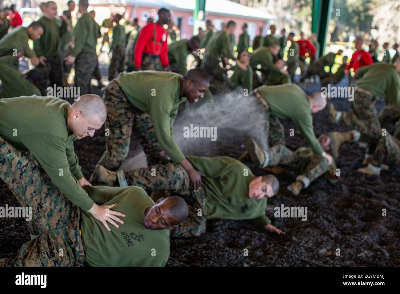 Recruits with Charlie Company, 1st Recruit Training Battalion practice ...