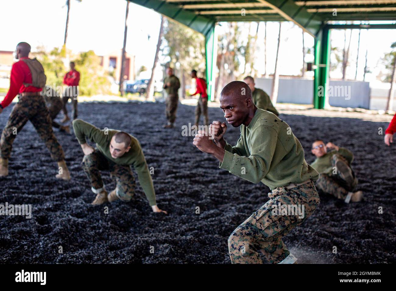 Recruits with Charlie Company, 1st Recruit Training Battalion practice ...