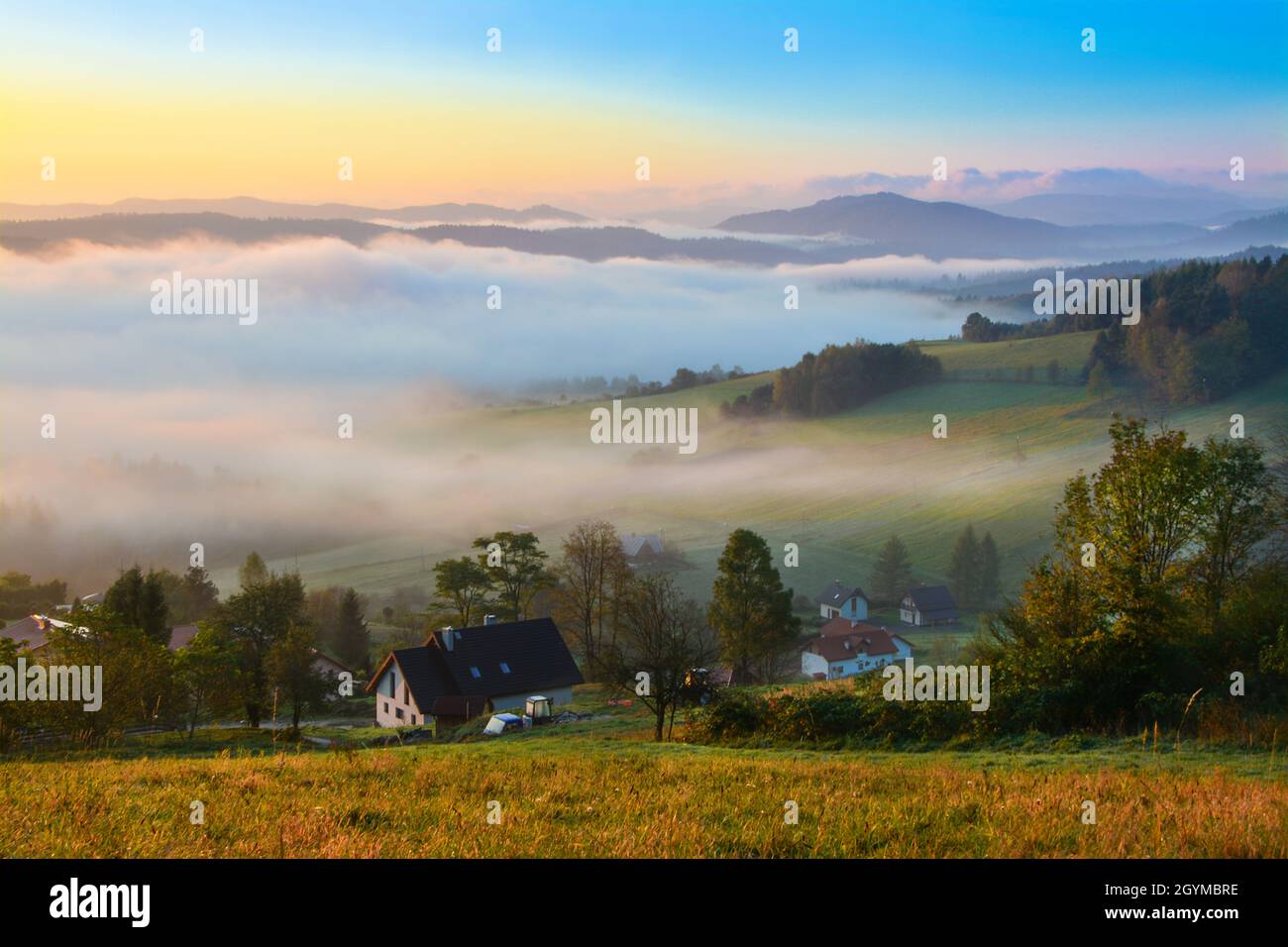 Town and fog in mountains hi-res stock photography and images - Alamy